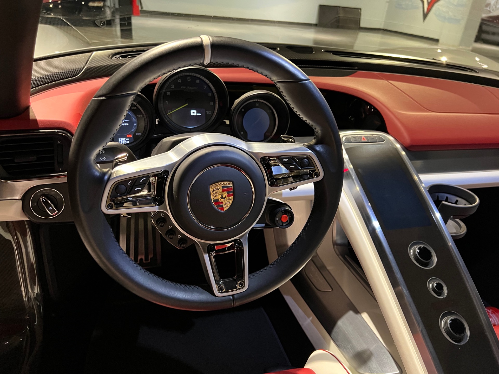 Porsche 918 Spyder Interior