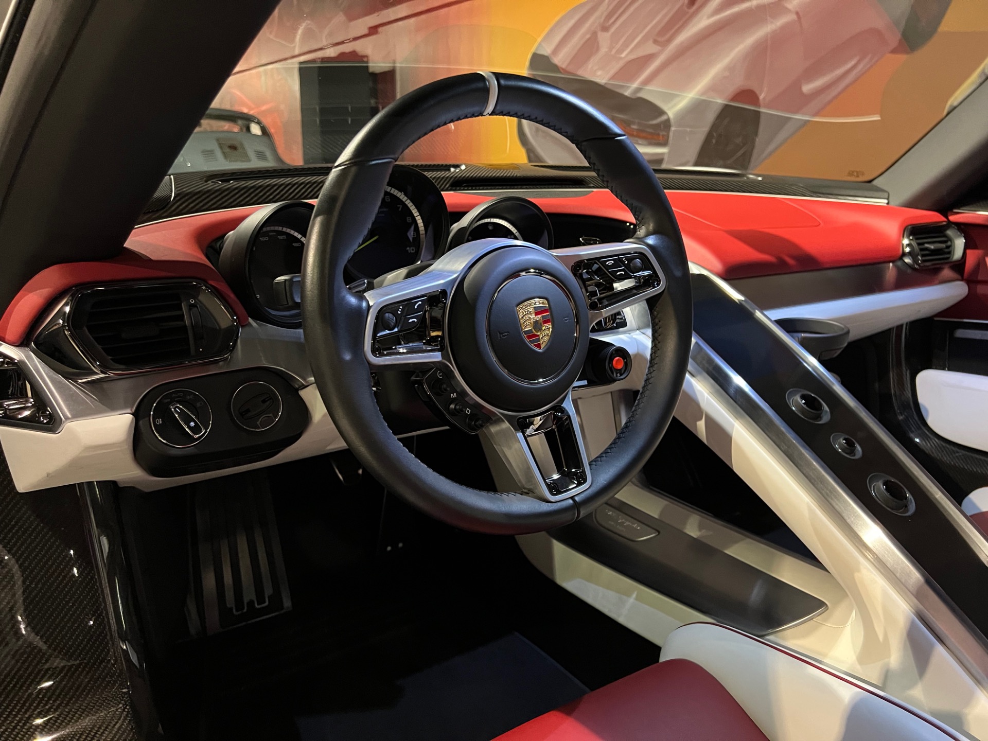 Porsche 918 Spyder 2022 Interior