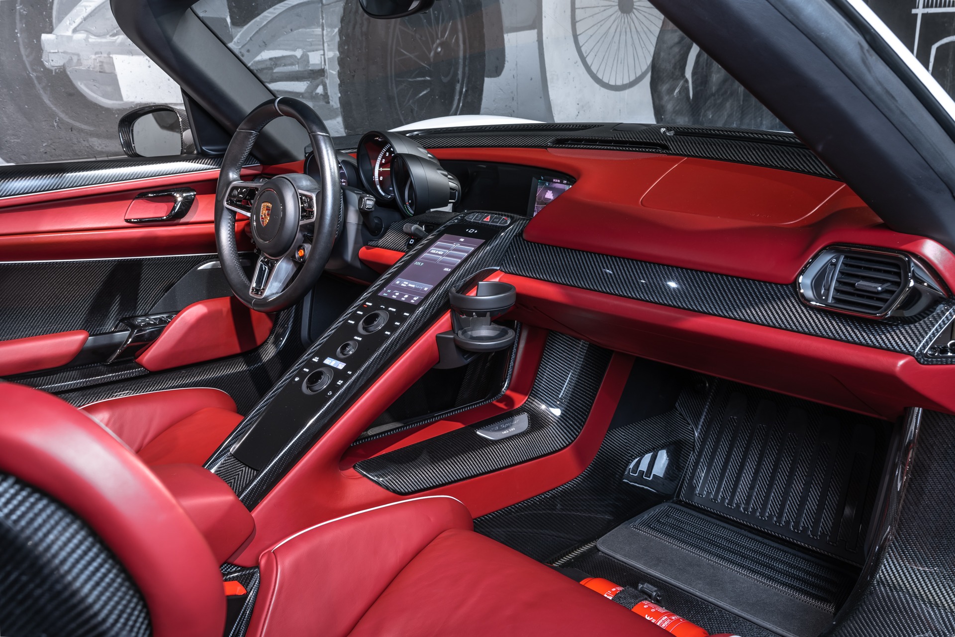 Porsche 918 Interior