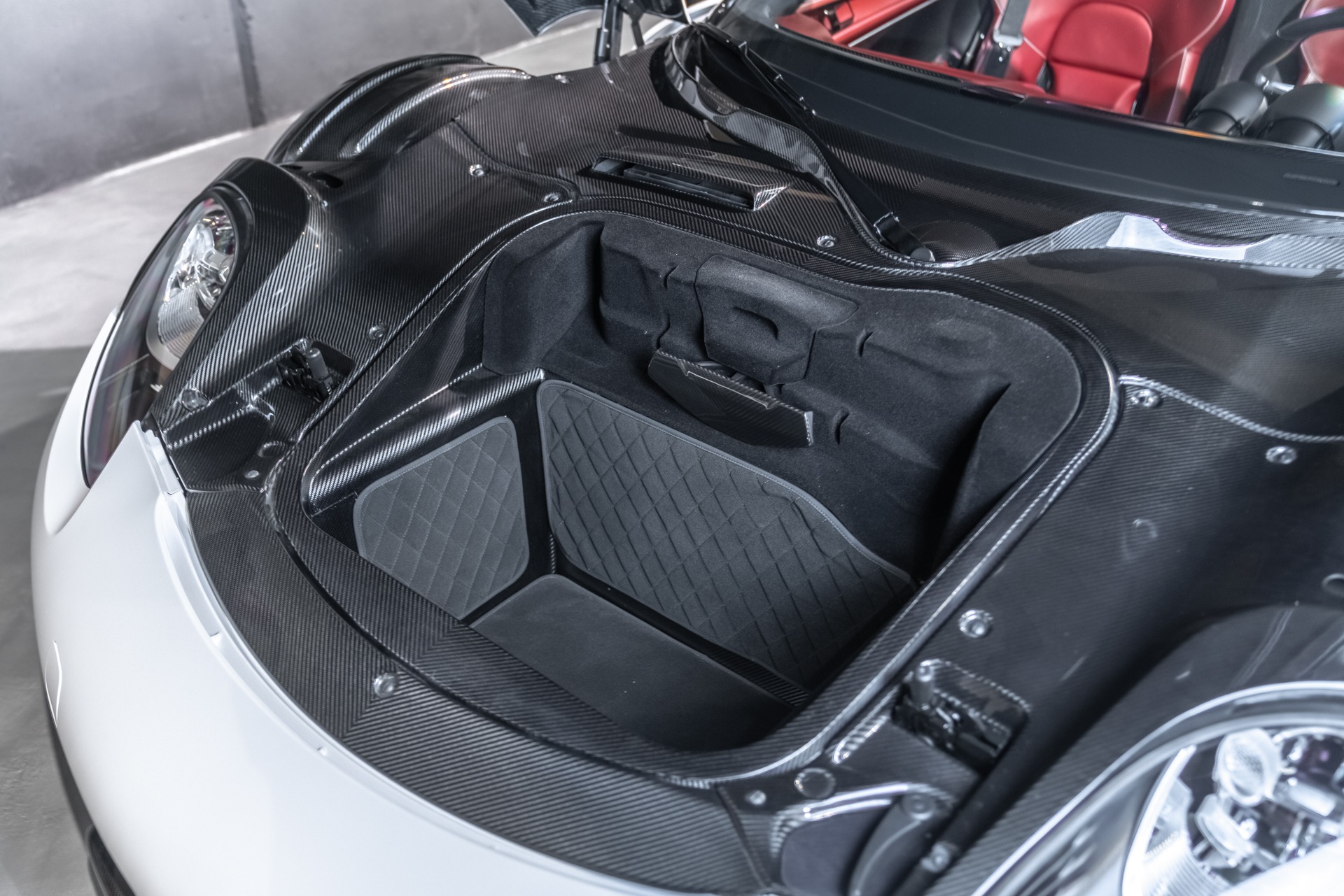 Porsche 918 Spyder Trunk
