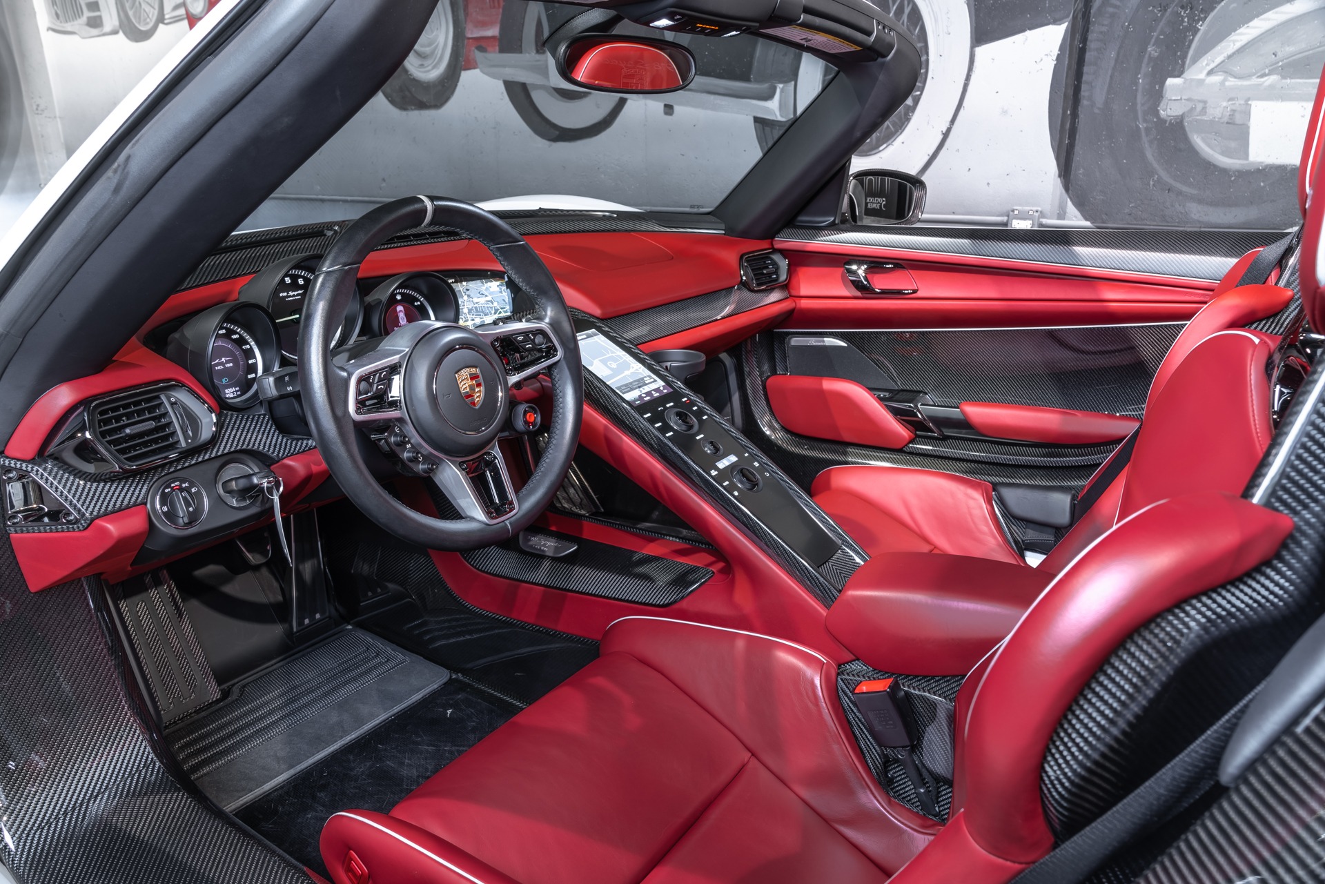 2024 Porsche 918 Spyder Interior