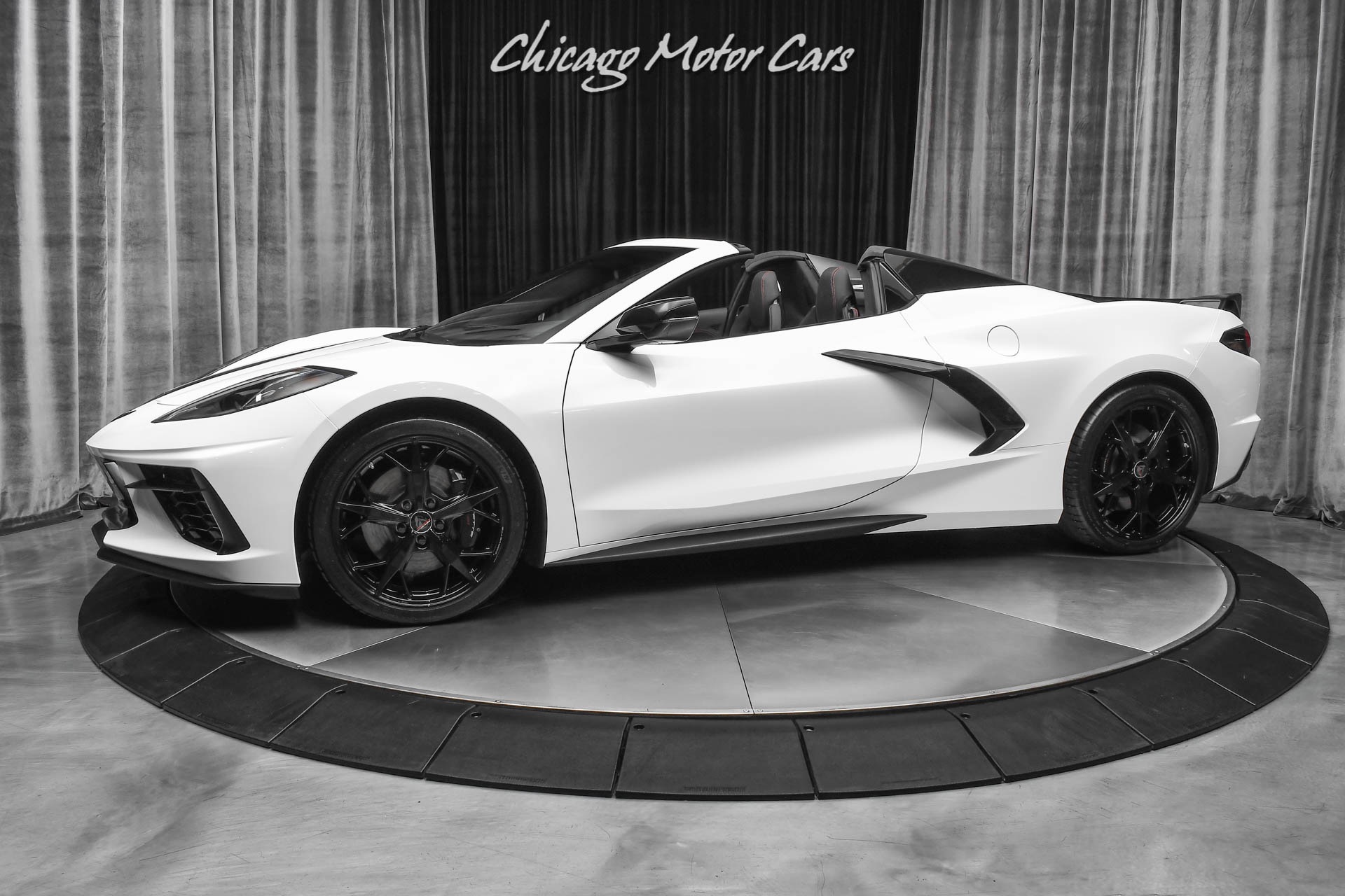 Corvette Blanco Completo Weiße Corvette Stingray Z51 (C8) Auf ADV005