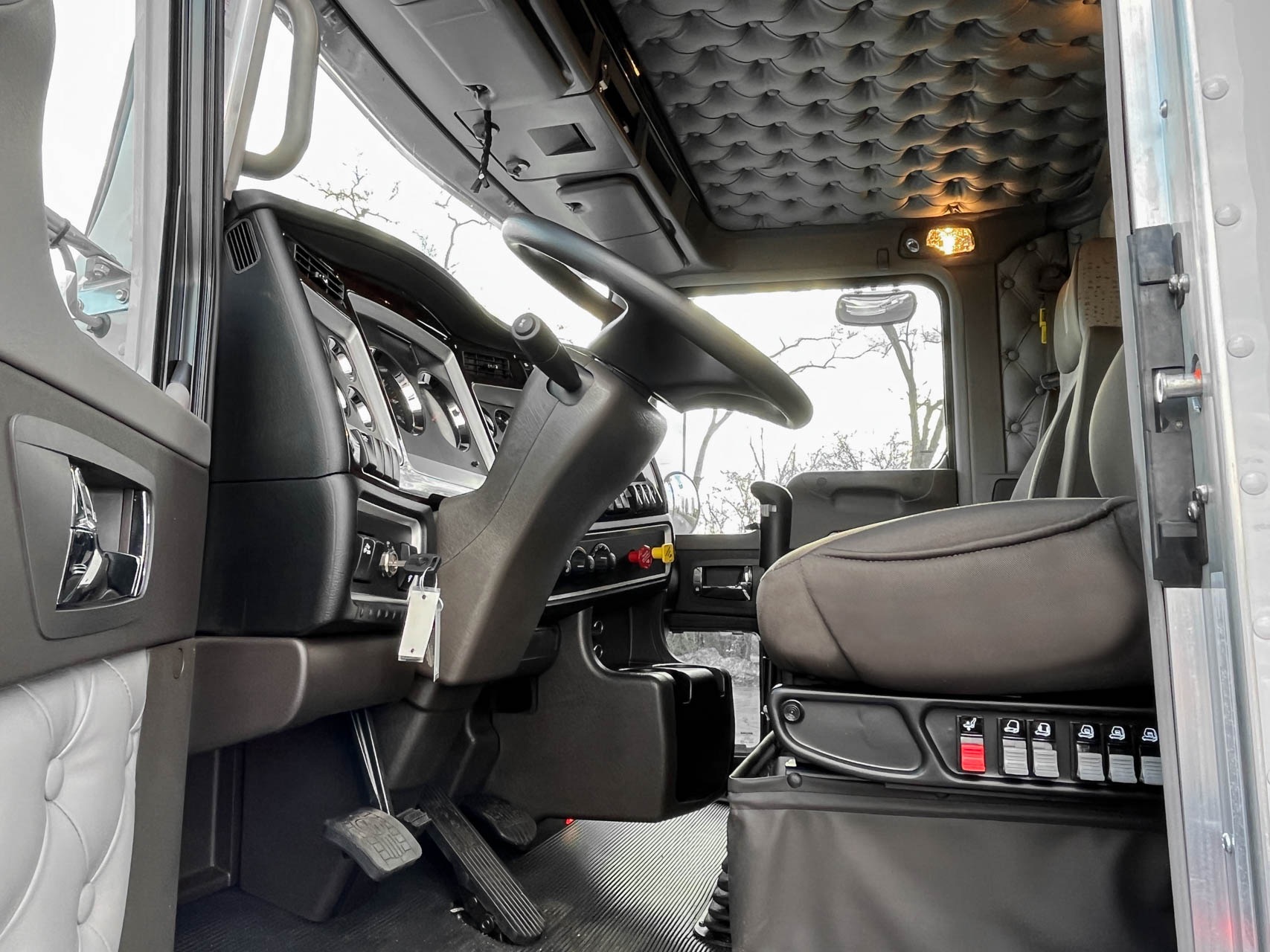 Kenworth W900 Interior